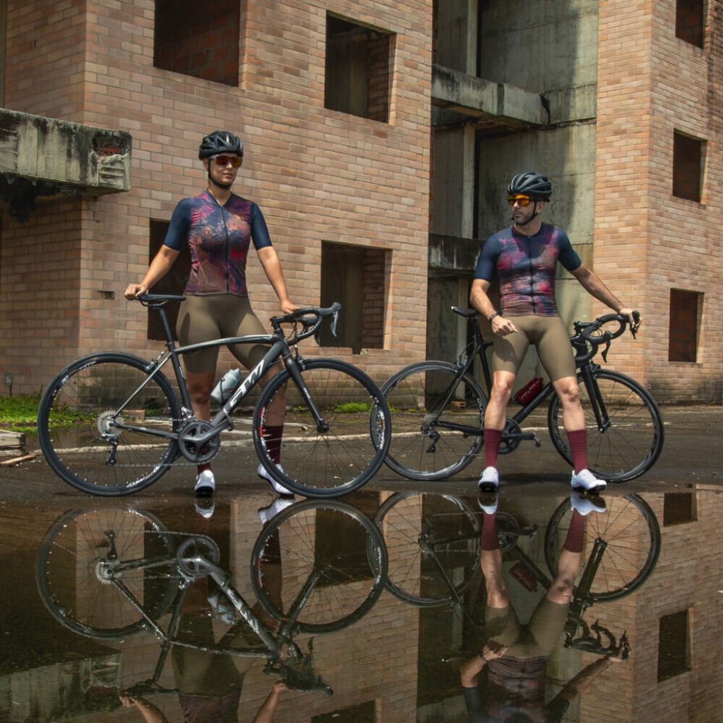 Cómo Elegir la Ropa de Ciclismo Perfecta para tus Rutas de Verano ...